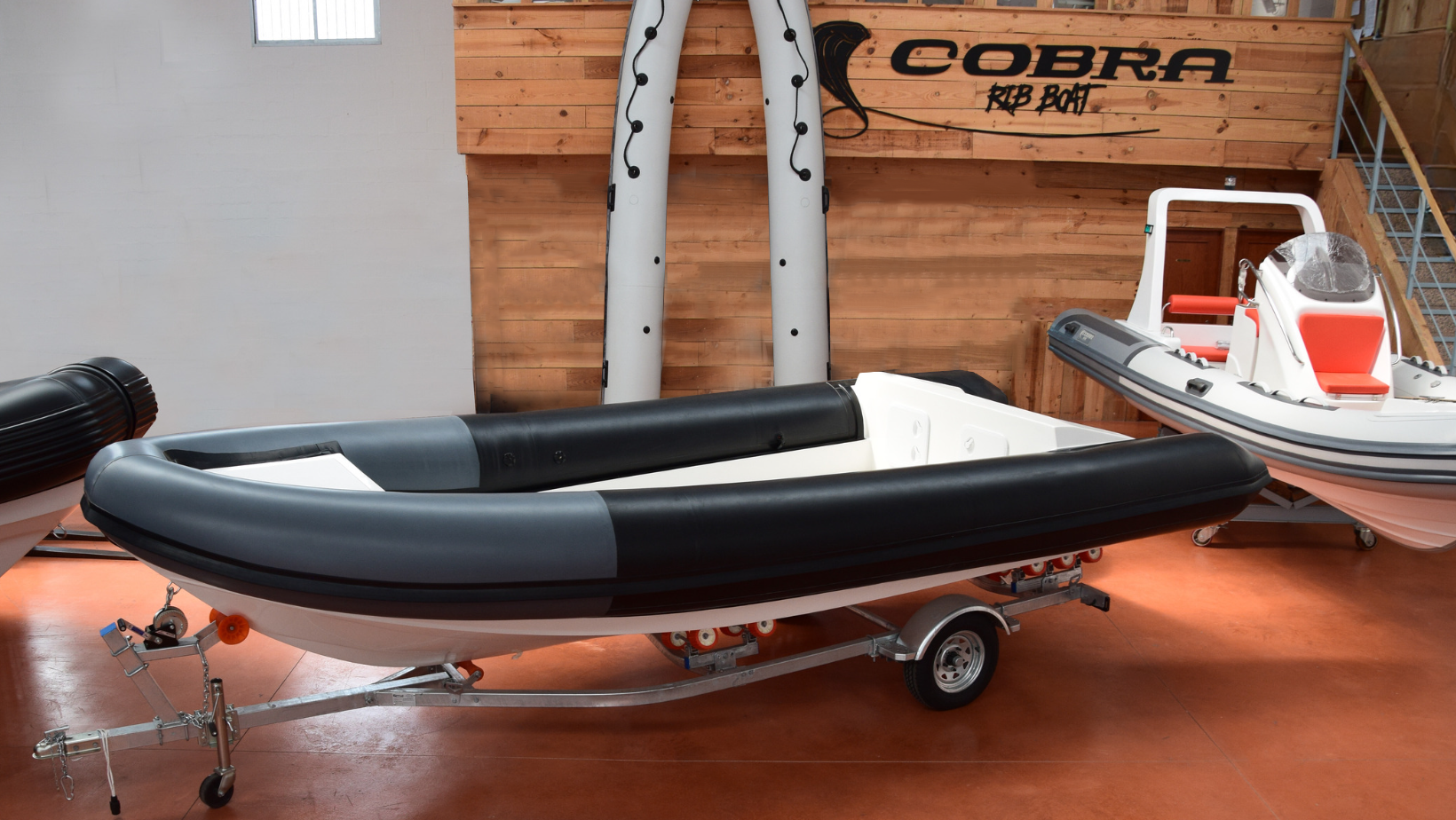 Descubre la nueva Cobra 595: Una Embarcación de Alto Rendimiento ...